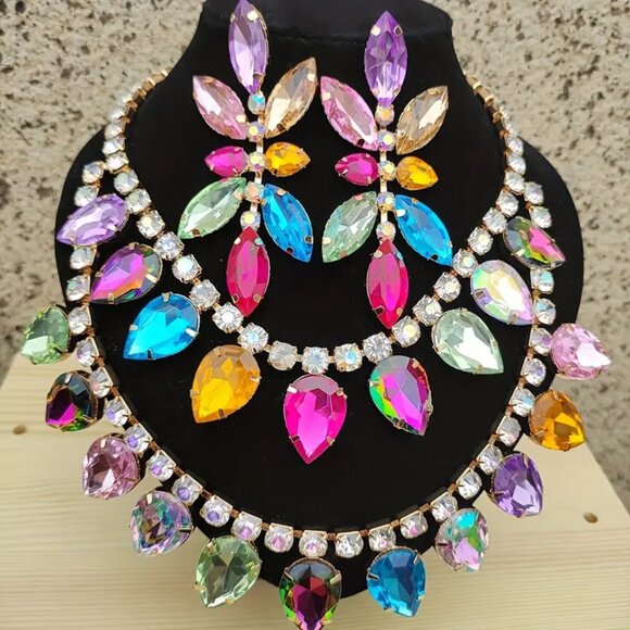 Jewelry | 5473pcs Premium Sparkling Wild Jewelry Rhinestones Necklace ...
